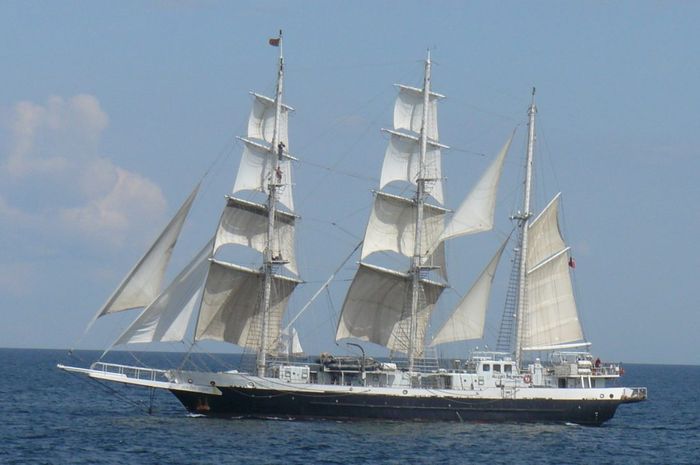 Jenis Kapal-Kapal Besar di Lautan dan Masing-Masing Fungsinya - Semua ...