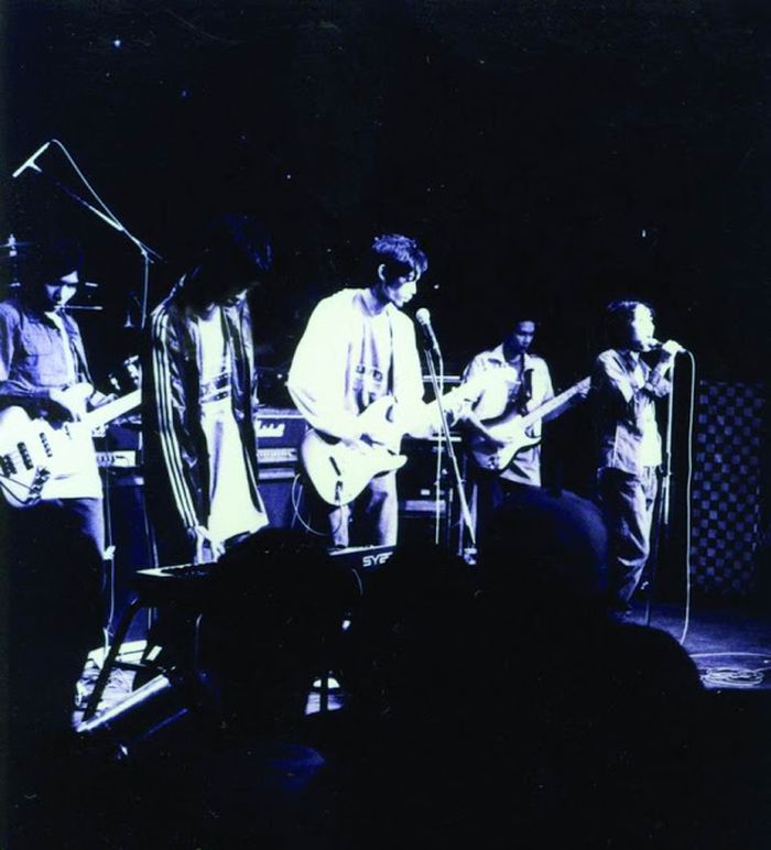 3 Band 'Poster Cafe' yang Ngebentuk Skena Musik Independen di Jakarta ...