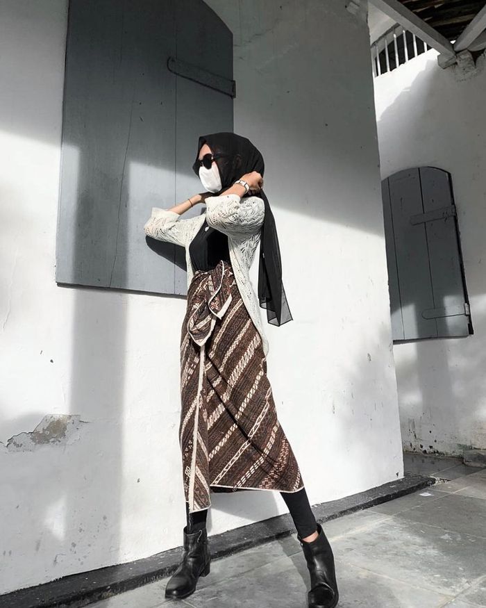 Viral, Ini 5 Ide Berkain Batik Modis dan Enggak Aneh Buat Hijabers ...