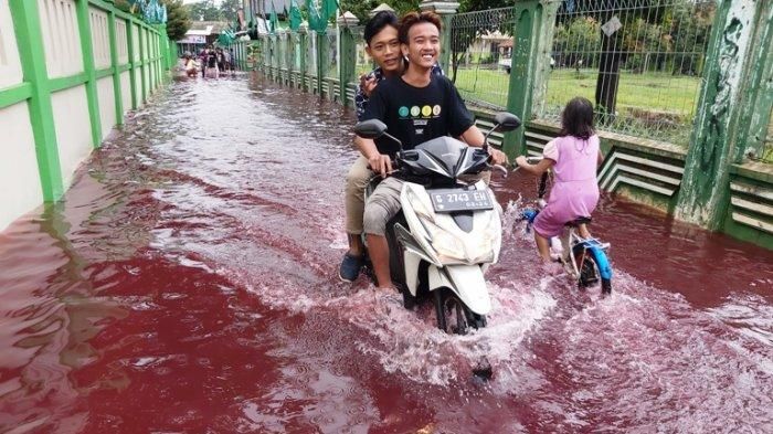 Heboh Fenomena Banjir Darah Berwarna Merah yang Melanda 20 Kelurahan di ...