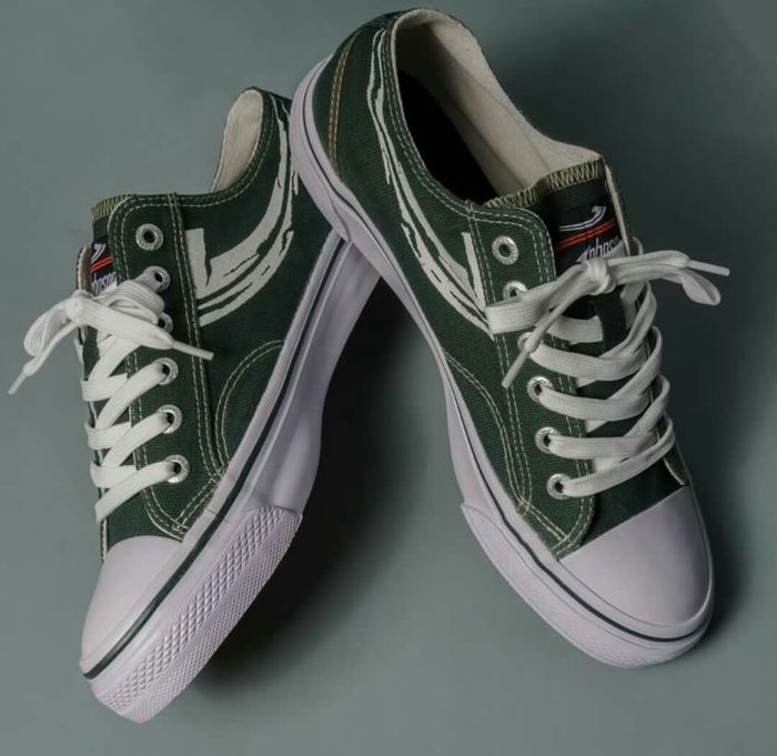 5 Rekomendasi Sneakers Low Brand Lokal Warna Hijau Harga Terjangkau ...