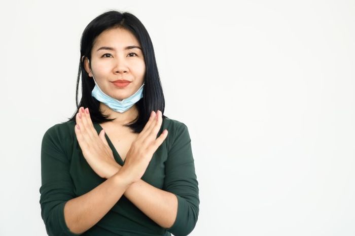 Bukan Menurunkan Masker ke Dagu, Ini Cara Aman Menyimpan Masker Saat ...
