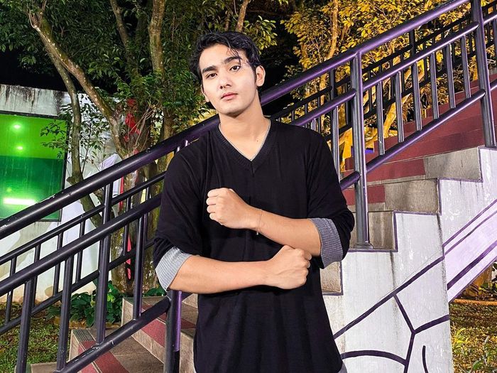 Potret Mahdy Reza Aktor Pendatang Baru yang Sering Disebut Kembar ...