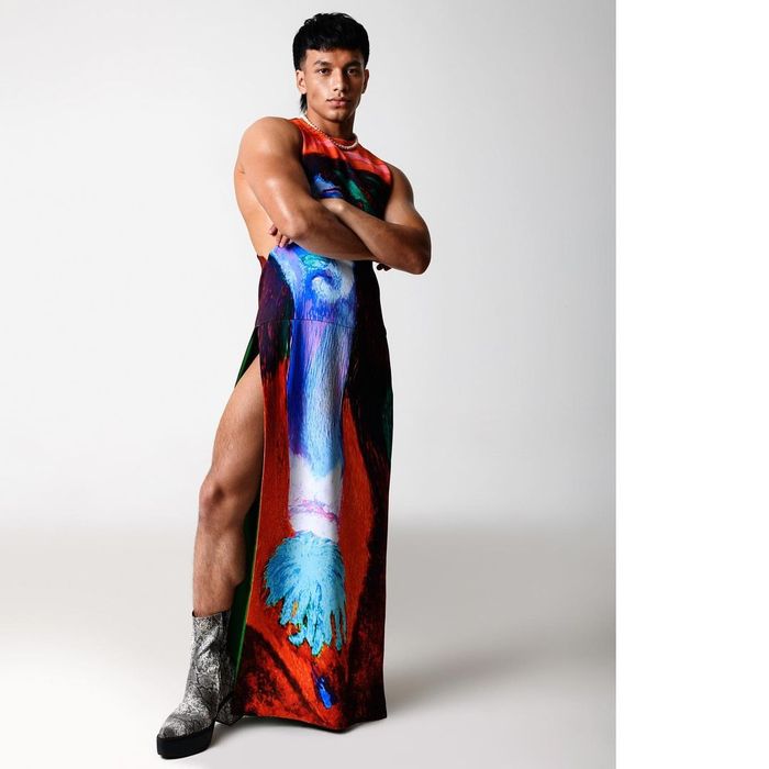 Pamer Otot dan Pakai Long Dress, Tampilan Jefri Nichol Curi Perhatian ...