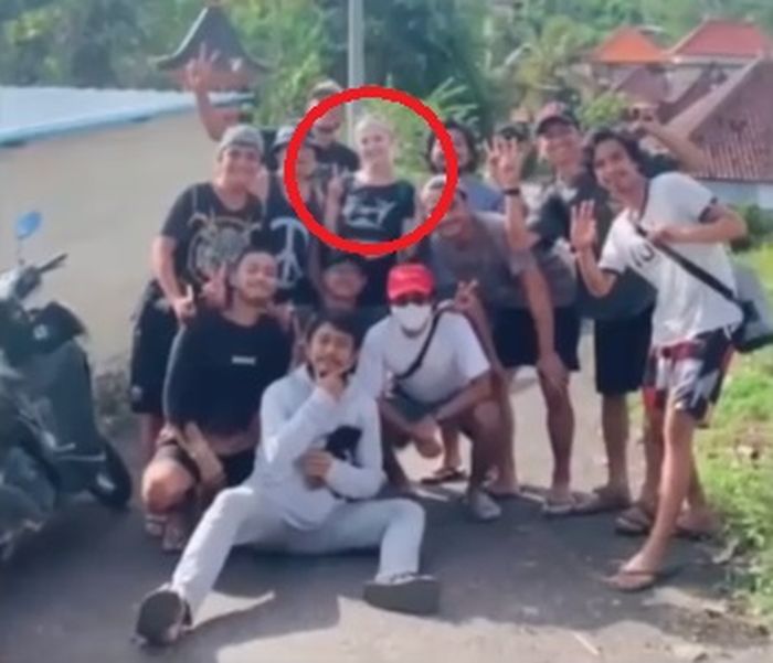 Eva Elfie Bintang Film Panas Viral, Alasan Bule Rusia Itu Dikerumuni Banyak Pria di Bali, Foto ...