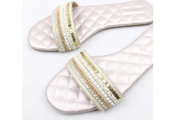 Tren Sandal Lebaran 2021: Sandal Nyaman dan Modis Rp100 Ribuan - Stylo