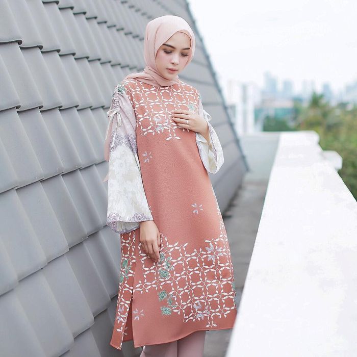 7 Model Tunik Motif ala Selebgram yang Modis Dipakai Buat Lebaran ...
