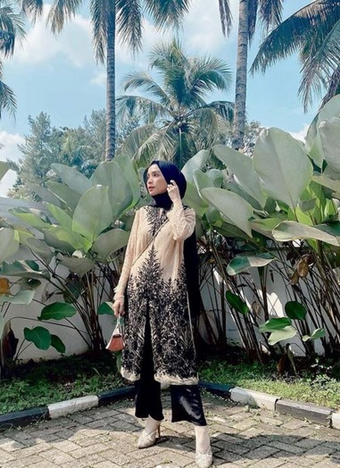 5 Model Tunik Lebaran Manis ala Selebgram Hamidah Rachmayanti. Modis ...