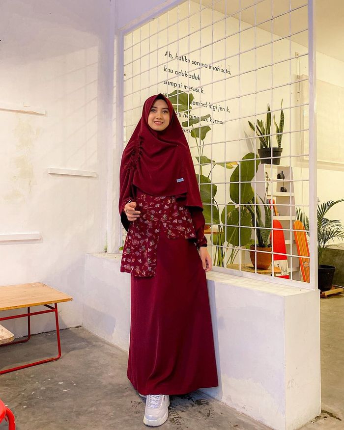 Inspirasi OOTD Hijab Syari ala Alfiya Nindiyani, Modis dan Estetik ...