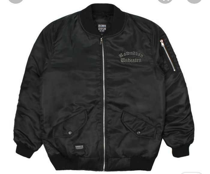 5 Rekomendasi Jaket Bomber Brand Lokal Warna Hitam Harga Rp 300 Ribuan ...