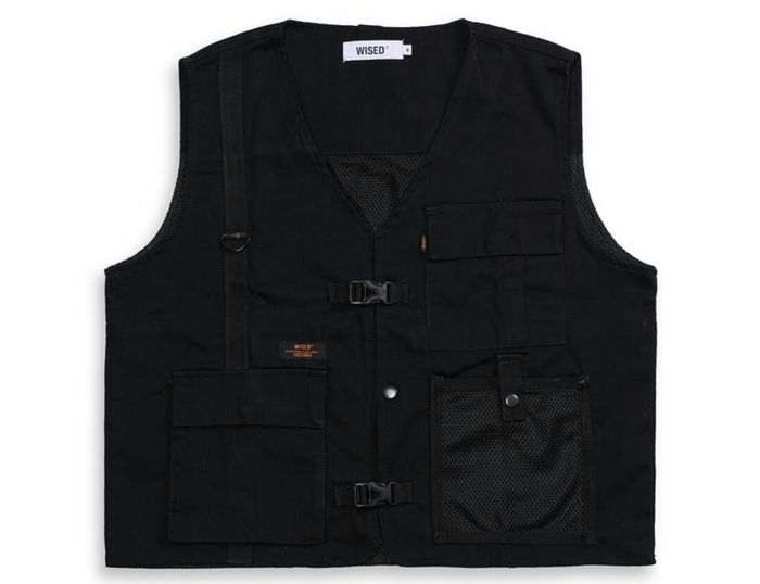 5 Rekomendasi Vest Brand Lokal Warna Hitam Harga di Bawah 300 Ribu - Hai