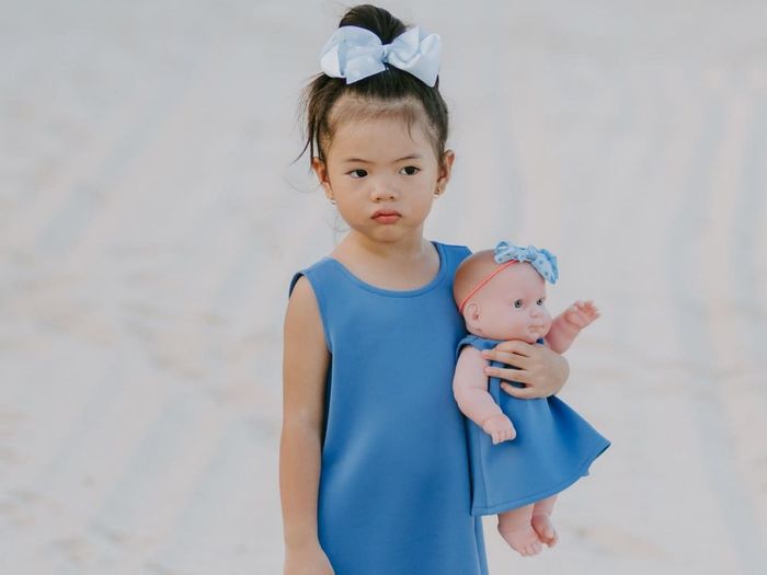 Bak Boneka Hidup, Ini Potret Amaira Anak Kedua Farah Quinn yang Jago Memasak - Semua Halaman - Kids