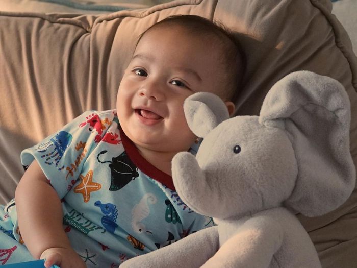 Makin Menggemaskan di Usia 9 Bulan, Begini Aksi Lucu Air Rumi Anak ...