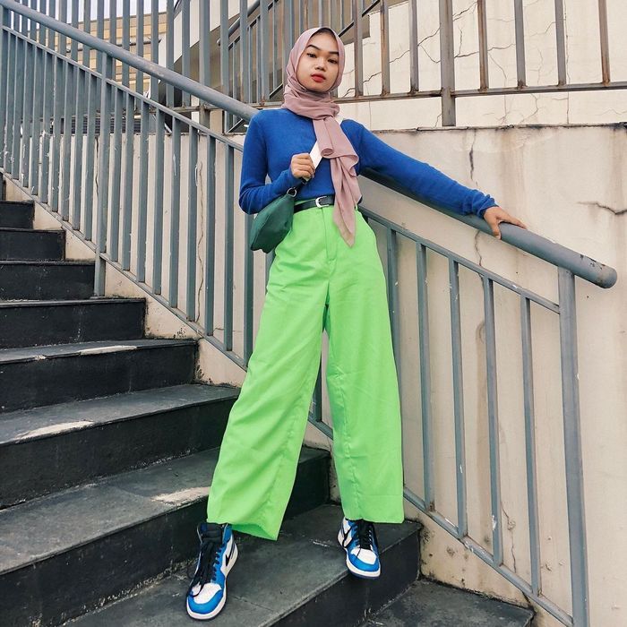 Tren Hijab 2022: Tampil Beda dengan Outfit Hijab Tabrak Warna yang ...