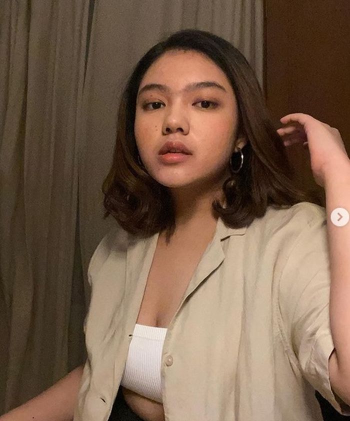 5 Potret Salsa Alicia, Putri Sambung Bambang Pamungkas Berparas Jelita - CewekBanget