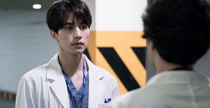 Profil Pemain Drakor Life, Lee Dong Wook Perankan Dokter Tampan, Simak ...