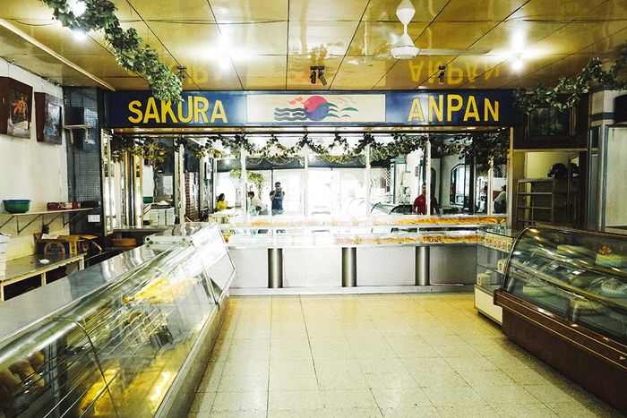 Rekomendasi Toko Roti Legendaris di Jakarta yang Wajib Dikunjungi ...