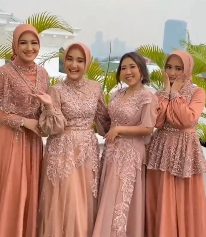 5 Potret Ayu Cut Syifa di Acara Tasyakuran Pernikahan Leslar. Adem! - CewekBanget