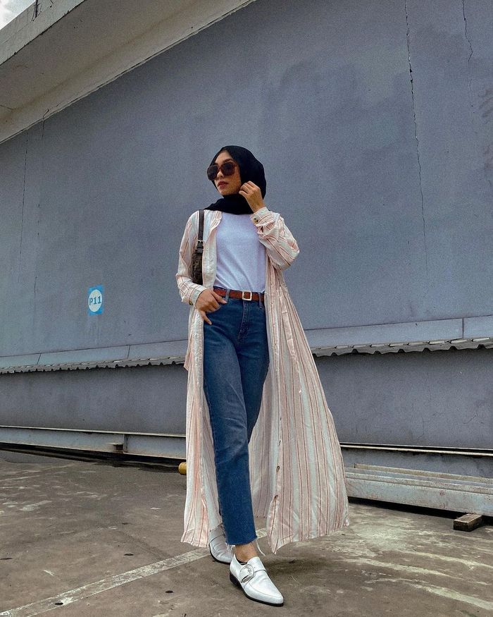 Inspirasi OOTD Hijab Pakai Long Outer dari Selebgram Fita Wulansari - Semua Halaman - Stylo