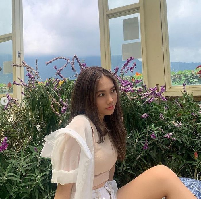 5 Potret Terbaru Jasmine Abeng, Putri Ririn Ekawati yang Kian Glow Up! - Halaman 2 - CewekBanget