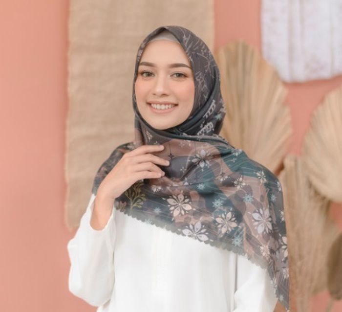 3 Bahan Hijab untuk Pemilik Bentuk Wajah Oval dan Anti Kusut! - Semua Halaman - Stylo