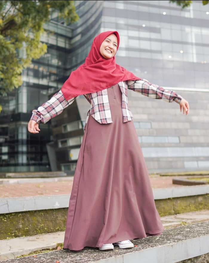 3 Inspirasi Ootd Hijab Kasual Ala Arafah Rianti Komika Cantik Yang