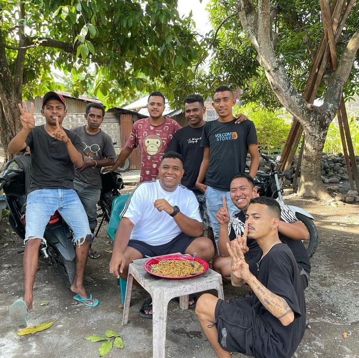 Andmesh Pulang Kampung, Ketemu Lagi dengan Teman Masa Kecil! - CewekBanget