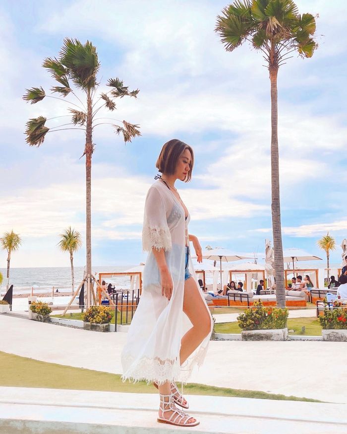 Penampilan Seksi BCL Pakai Busana Terbuka saat Liburan di Bali - Surya Kepri