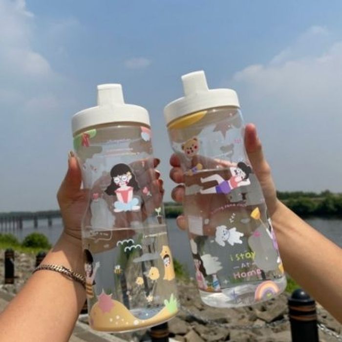 5 Rekomendasi Botol Minum 2 Liter, Jaga Hidrasi Tubuh Seharian! - Semua ...