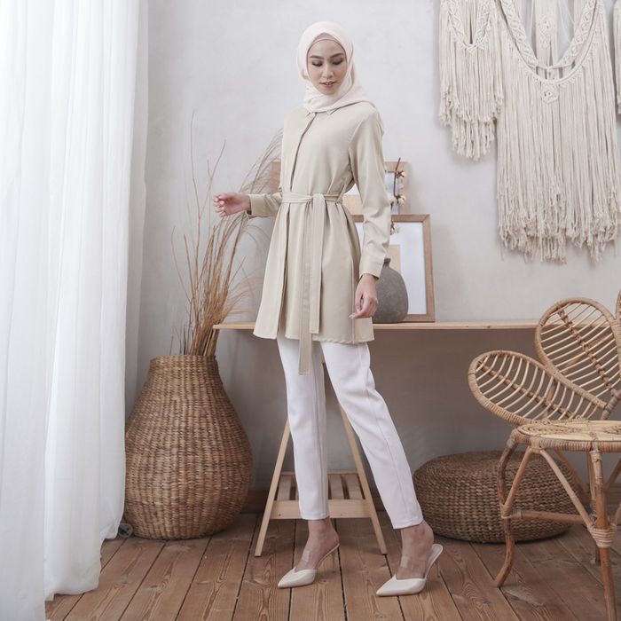 3 Rekomendasi Bahan Tunik yang Adem dan Nyaman Dipakai Seharian, Cocok untuk Hijabers! - Semua ...
