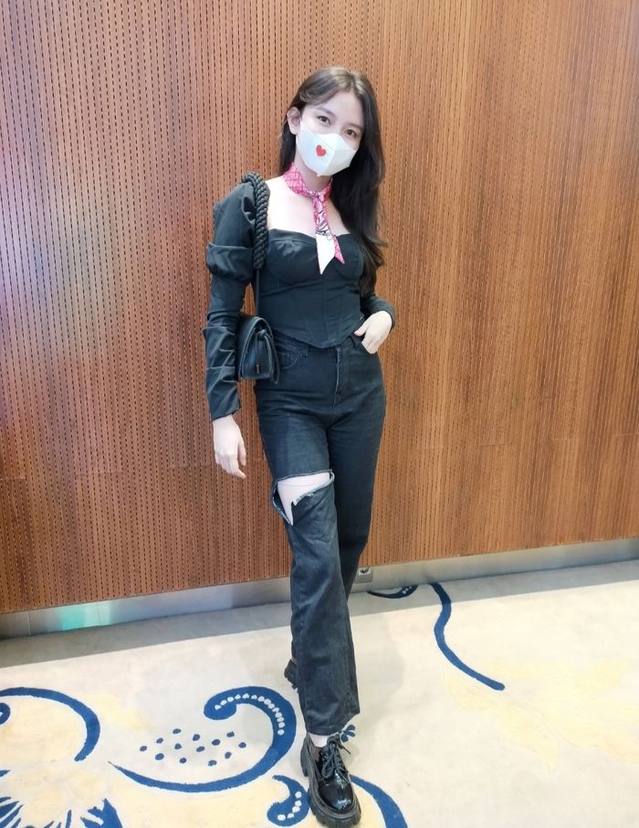 Stylo of The Day, Tampil Nyentrik dengan Busana Serba Hitam ala Winda ...