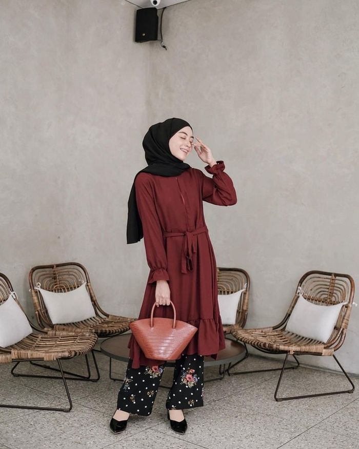 5 Model Tunik Merah Maroon Buat Gaya Lebaran yang Kece dan Stunning ...