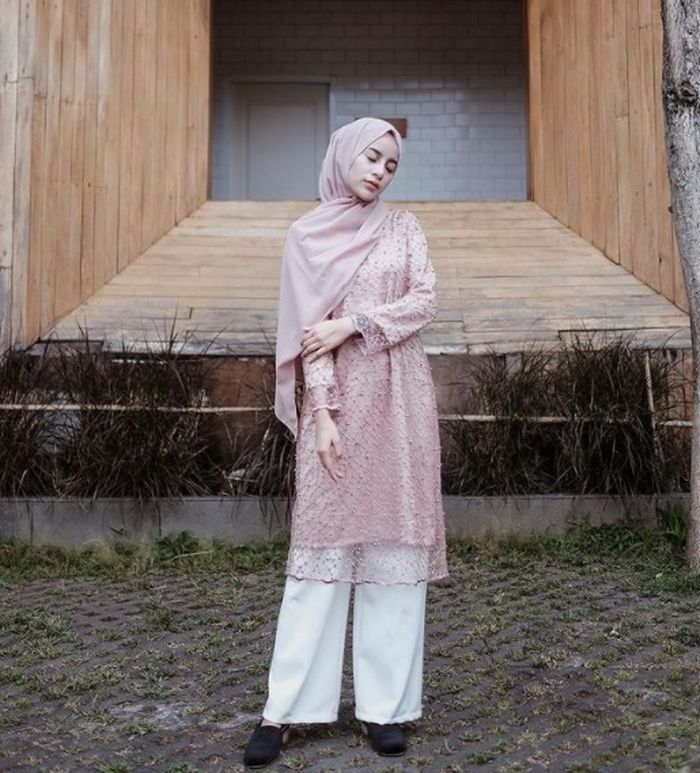 Lebaran Bergaya Elegan, Ini 5 Model Tunik Brokat Anggun nan Mewah ...