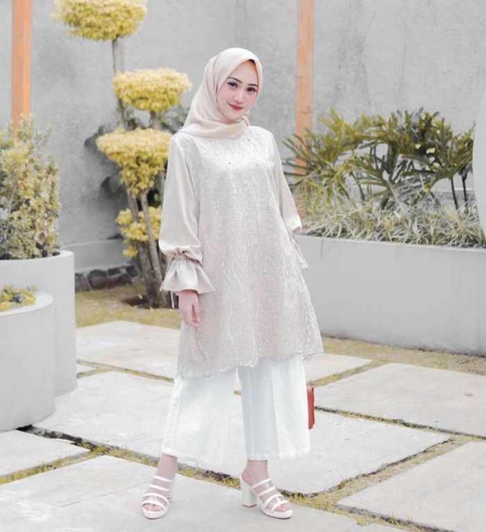 5 Model Tunik Brokat Mewah Buat Baju Lebaran 2023! #PowerUpRamadan ...