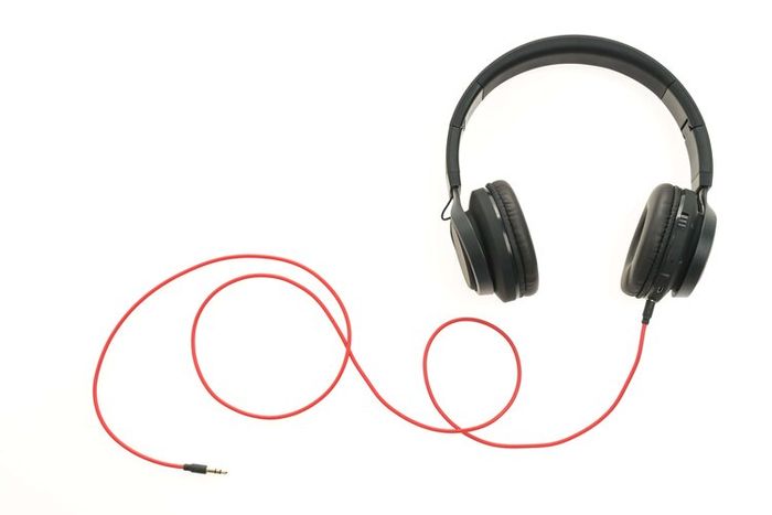 Apa Perbedaan Perangkat Audio Headphone, Headset, dan Earphone? - Adjar