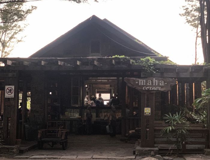 Maha Corner, Tempat Wisata Romantis Untuk Melihat Sunset di Pinggir ...
