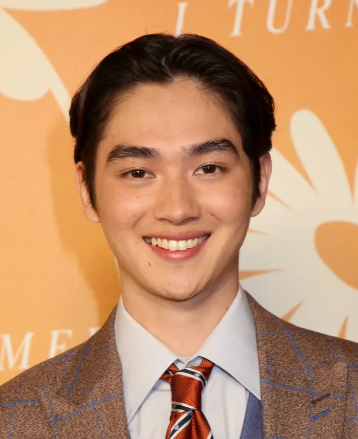 Bikin Salfok di The Summer I Turned Pretty, Ini 5 Pesona Sean Kaufman Pemeran Steven! - CewekBanget