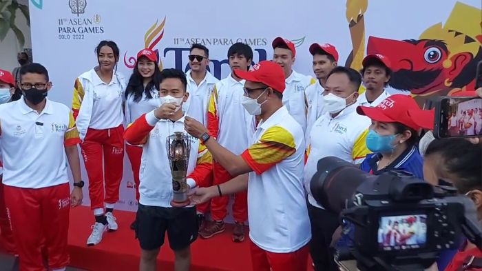 Turun ke Jalanan, Gibran Rakabuming Raka dan Sandiaga Uno Pimpin Langsung Pawai Obor ASEAN Para ...
