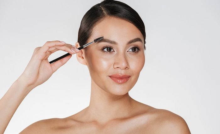 5 Trik Menyamarkan Dahi Lebar Menggunakan Makeup Agar Tampil Makin Pede