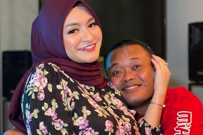 Putri Delina Dicemooh Banyak Orang Usai Dituding Jadi Biang Kerok Sule ... Putri Delina Dicemooh Banyak Orang Usai Dituding Jadi Biang Kerok Sule ...