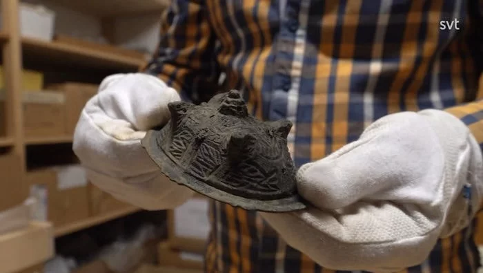 Temuan Bros Berusia 1200 Tahun, Diduga Dari Makam Wanita Bangsa Viking ...