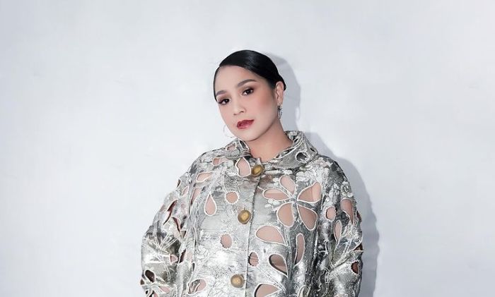 Dinilai Mirip Tikar Plastik, Harga Baju Mewah Nagita Slavina Bikin Syok Hingga Tuai Beragam ...