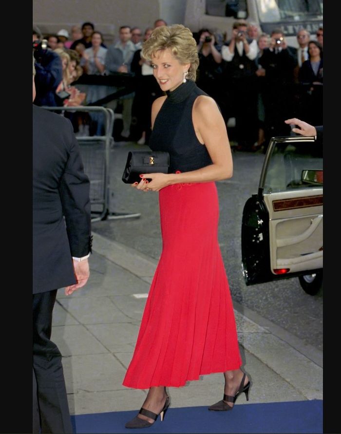 Sukses Memukau, Intip 4 Penampilan Princess Diana dengan Rok Merah ...
