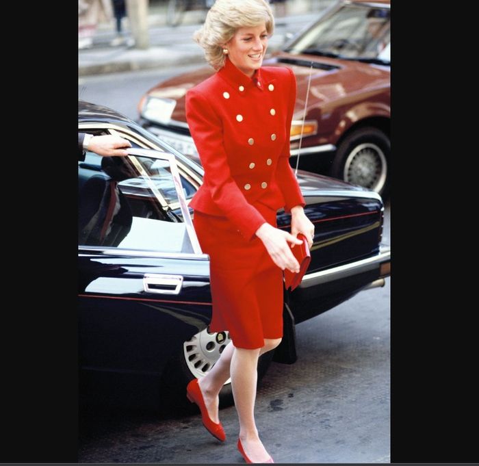 Sukses Memukau, Intip 4 Penampilan Princess Diana dengan Rok Merah ...