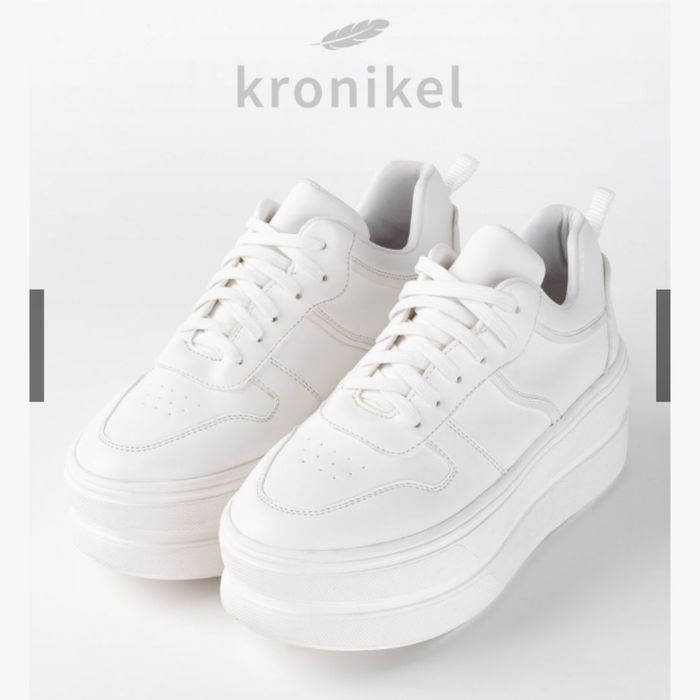 4 Rekomendasi Sneakers Putih Sol Tinggi, Cocok untuk Tubuh Petite ...