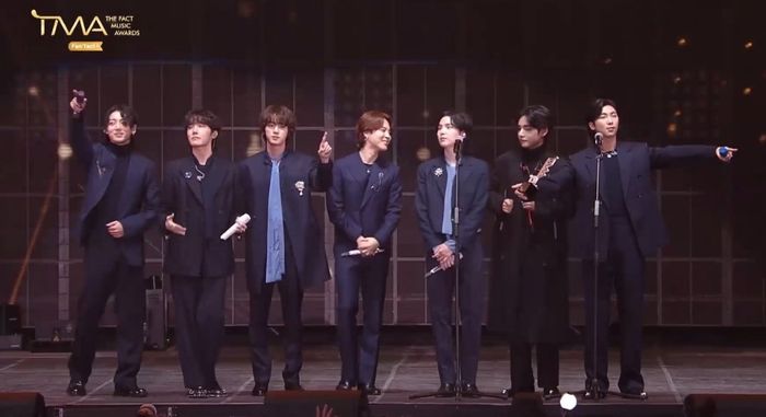 BTS Raih 7 Penghargaan The Fact Music Awards 2022, Pidato RM Bikin ARMY Terharu! - CewekBanget