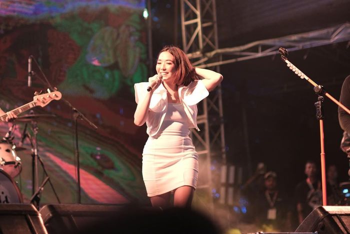 6 Foto Gisel Nyanyi Bareng Last Child, Begini Mantan Istri Gading ...