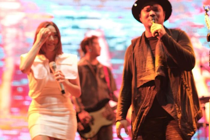 6 Foto Gisel Nyanyi Bareng Last Child, Begini Mantan Istri Gading ...