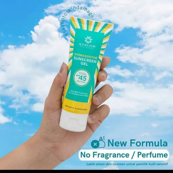 Battle Skincare Viral: Azarine Hydrasoothe Sunscreen Gel VS Madame Gie Sunscreen SPF 30 Pa ...