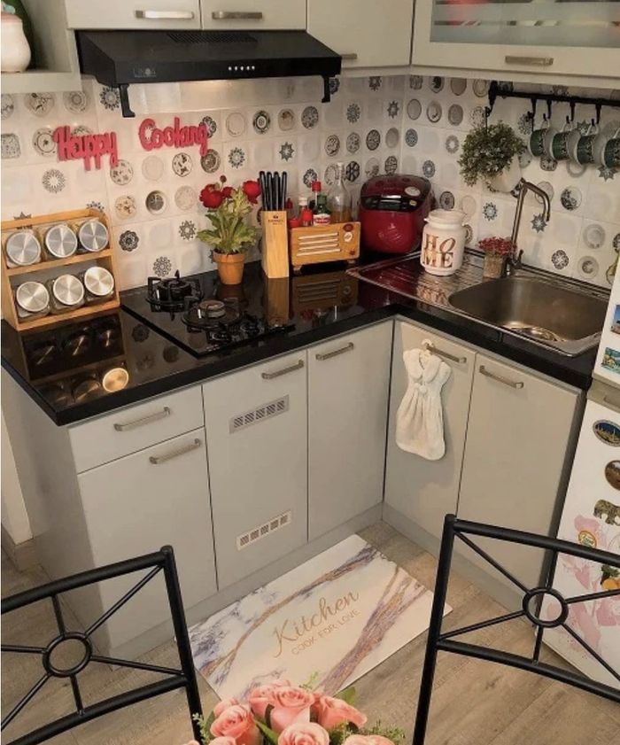 Kecil Tapi Fungsional! Desain Dapur Sempit Aesthetic Ini Bikin Istri ...